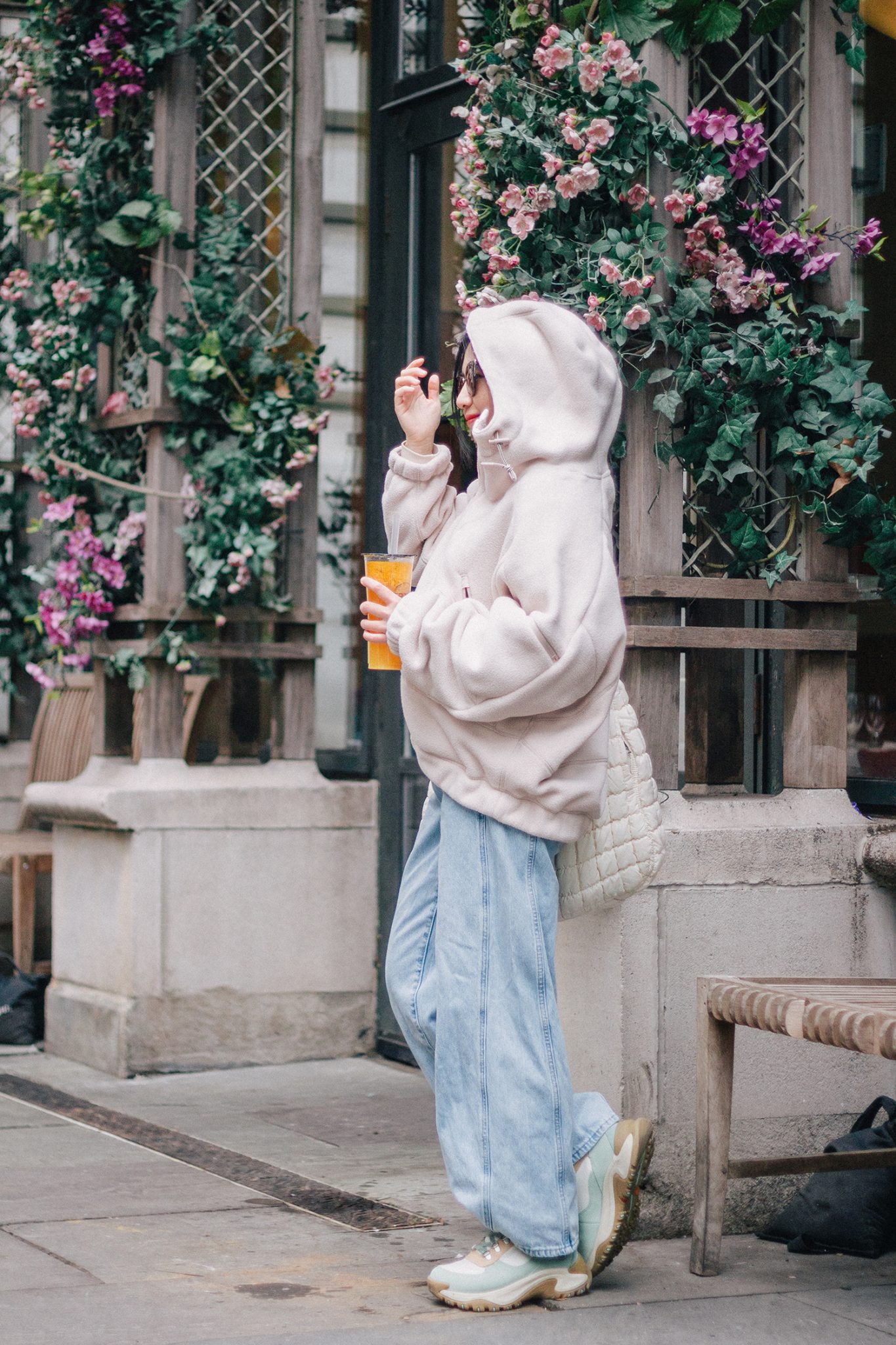 Dog Graphic Crewneck - Elle Blogs